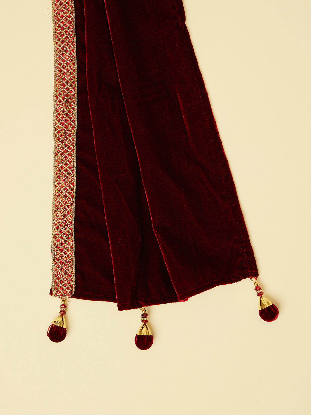 Buy Classic Maroon Dupatta Online in the USA @Manyavar - Dupatta for Men