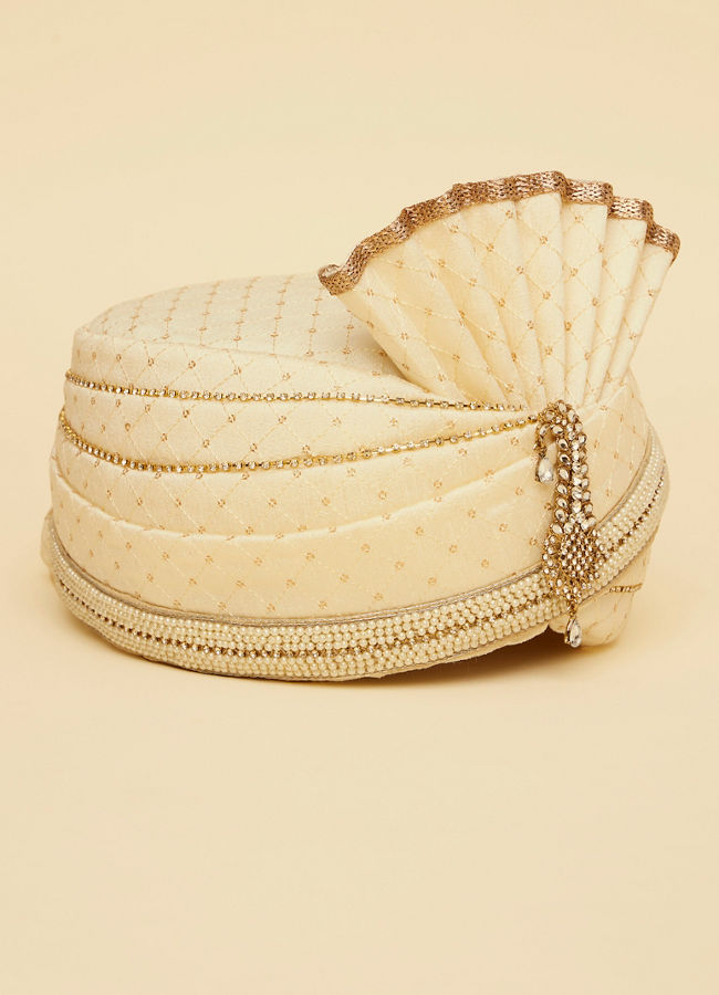 Buy Warm White Lattice Patterned Safa with Paisley Kalgi Online in the ...