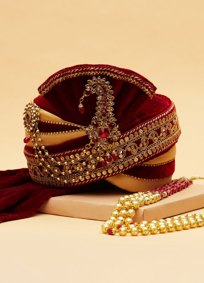 Buy Maroon And Gold Brooch Embellished Safa Online in India @Manyavar ...