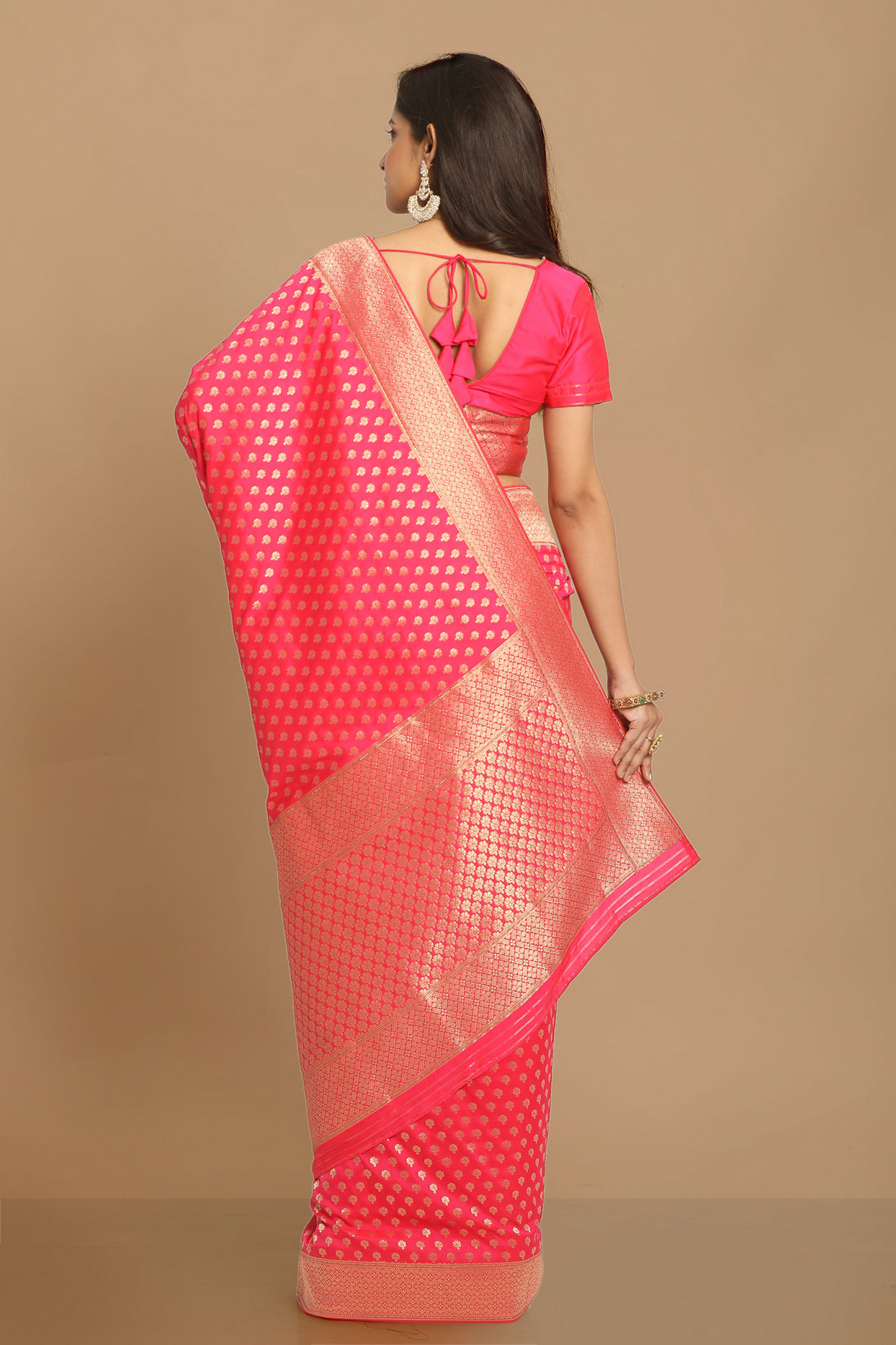 Buy Enchanting Rani Pink Saree Online in the USA @Mohey - Saree for Women